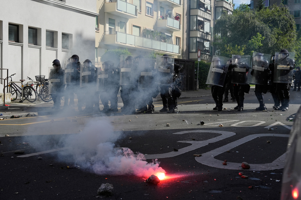 Protesters in Geneva clash with police ahead of the G7 summit in nearby ...