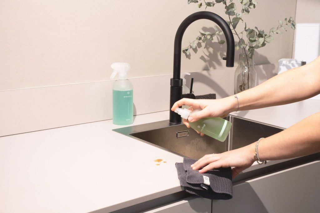 9 cleaning products you can replace with vinegar and baking soda