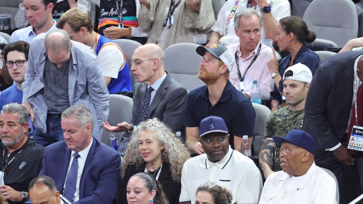 Spike Lee snubs Prince Harry's handshake during Knicks finals game in ...