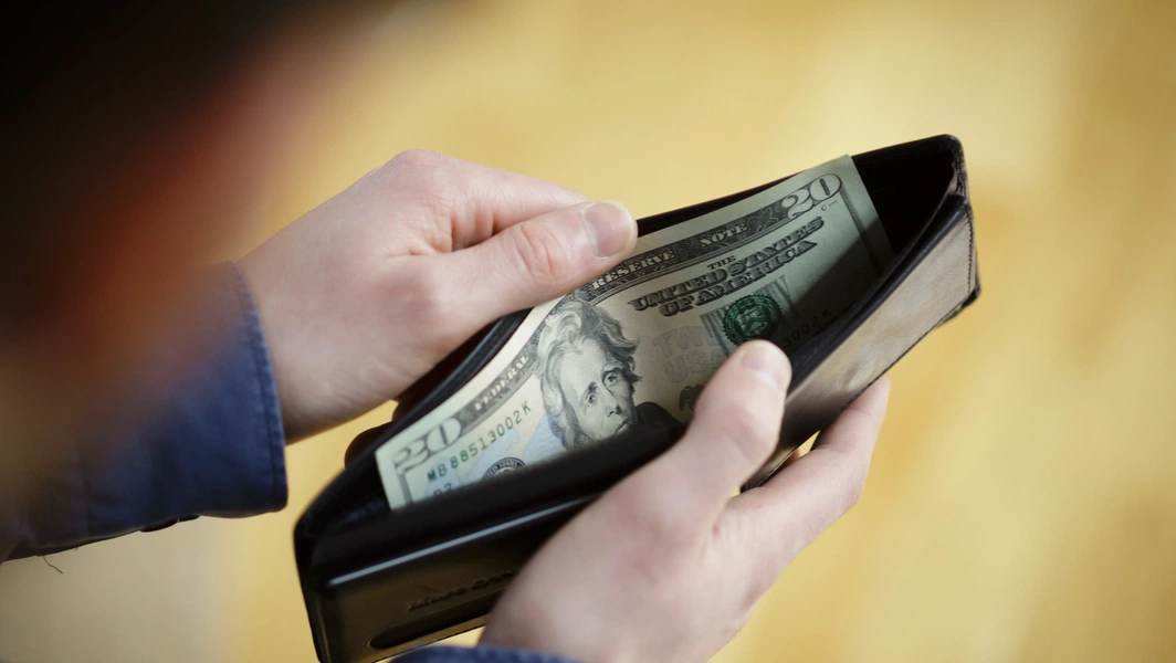 Experts urge balance as cash hoarding rises in 2026 economy