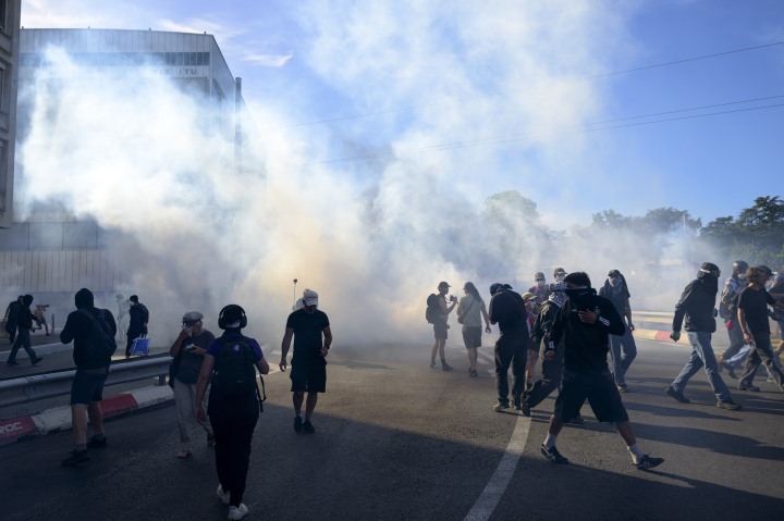 Confrontos entre manifestantes anti-G7 e polícia perto da sede da ONU ...