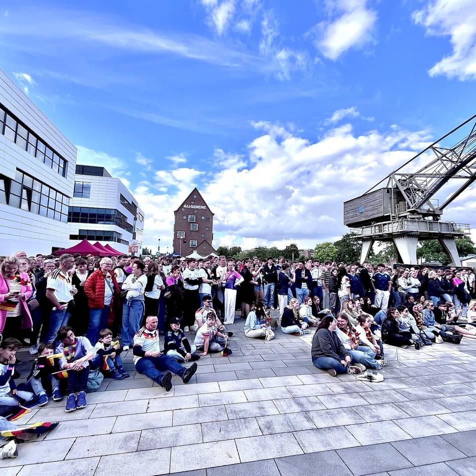 500 Fans feiern Deutschland-Auftakt in Kleve