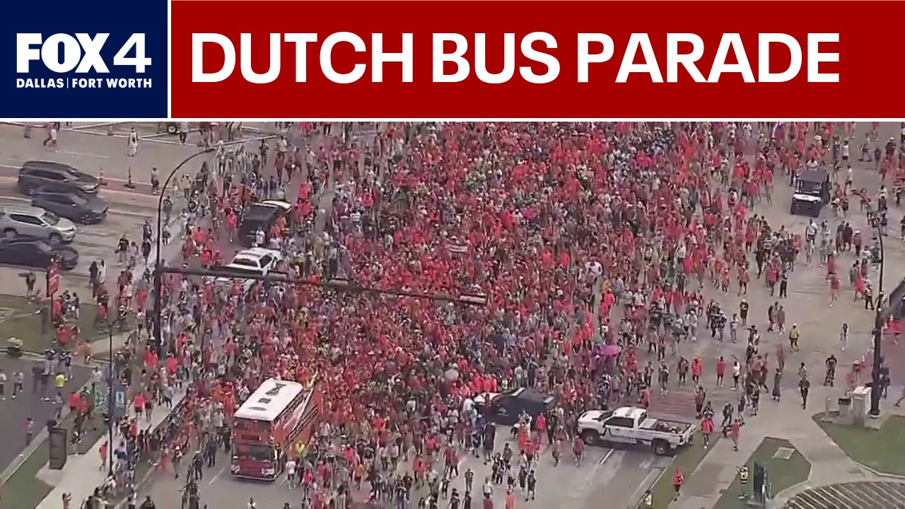 Full: Netherlands fans march to Dallas Stadium