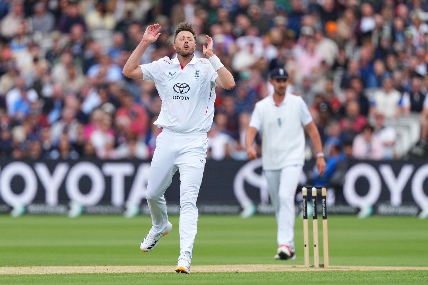 England loses another pacer for 2nd Test vs NZ with Robinson injured ...