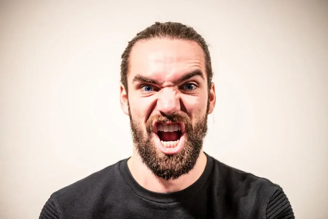 13 phrases that instantly give away a lack of class and self-awareness