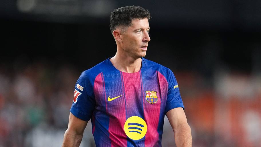 Robert Lewandowski travels for MLS transfer talks as part of ...