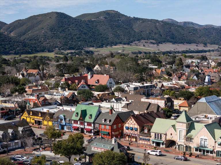 Dolly Parton’s ‘weekend retreat’ in ‘Danish capital of America’ Solvang ...
