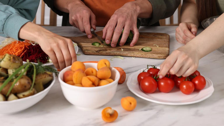 Eating apricots has a little-known effect on your cholesterol and blood ...