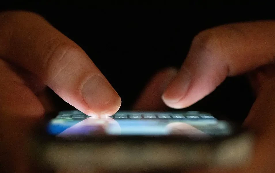 Experts link late-night scrolling to stress, fatigue and attention loss
