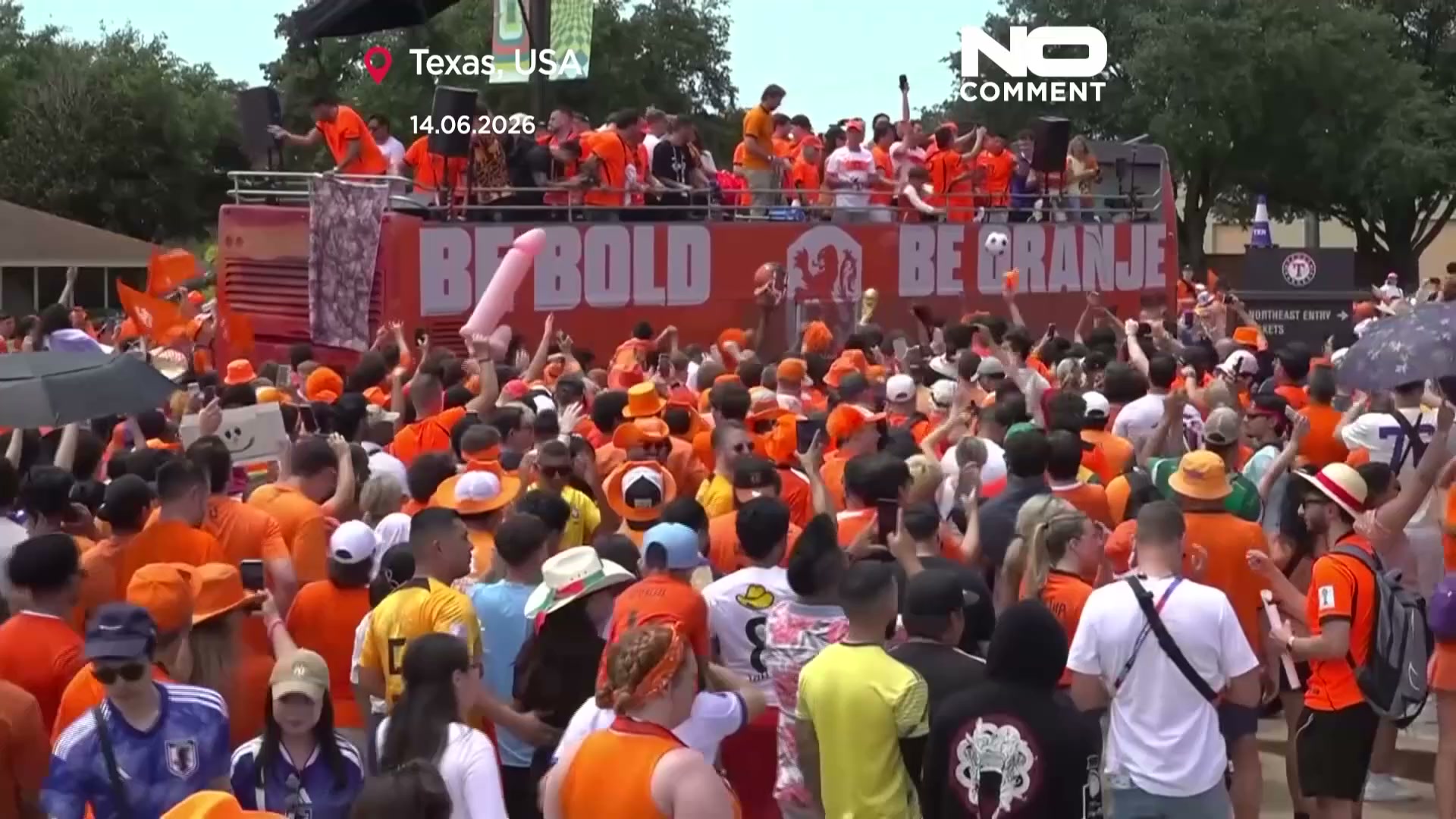 Dutch supporters bring sea of orange to World Cup host city