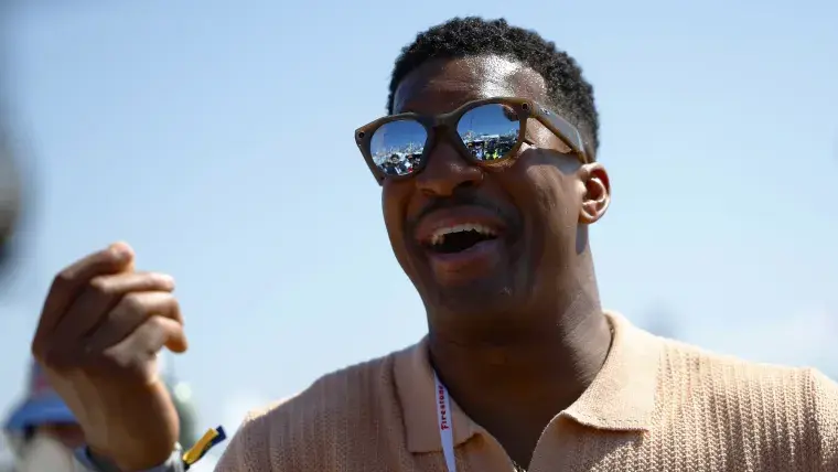 Jameis Winston embraces Japanese tradition by helping World Cup fans ...