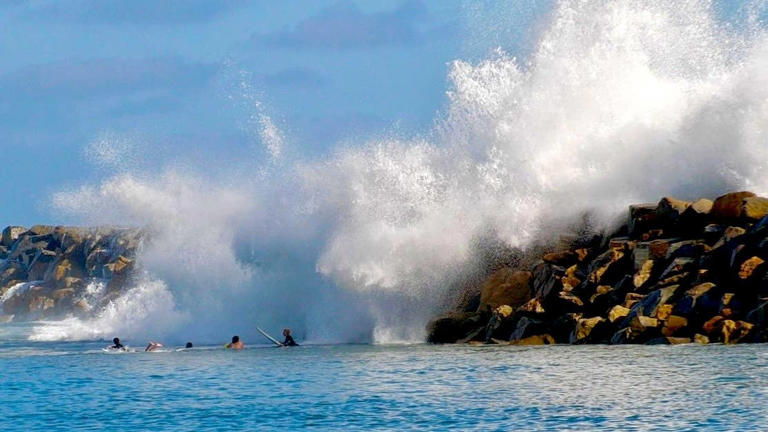 20-foot swell pummels Dana Point Harbor and unleashes a bizarre ...