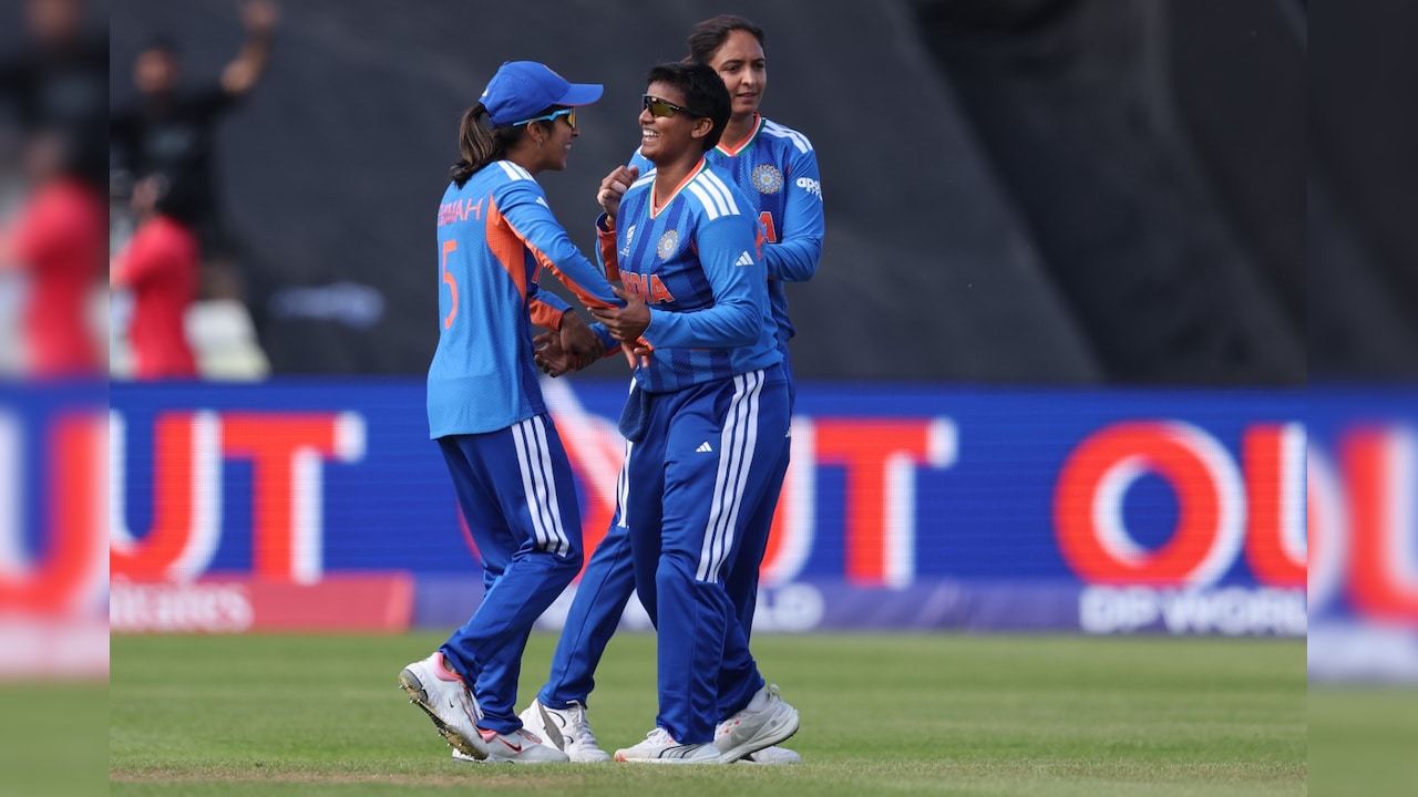Deepti Sharma breaks world record with fifer for India vs Pakistan in ...