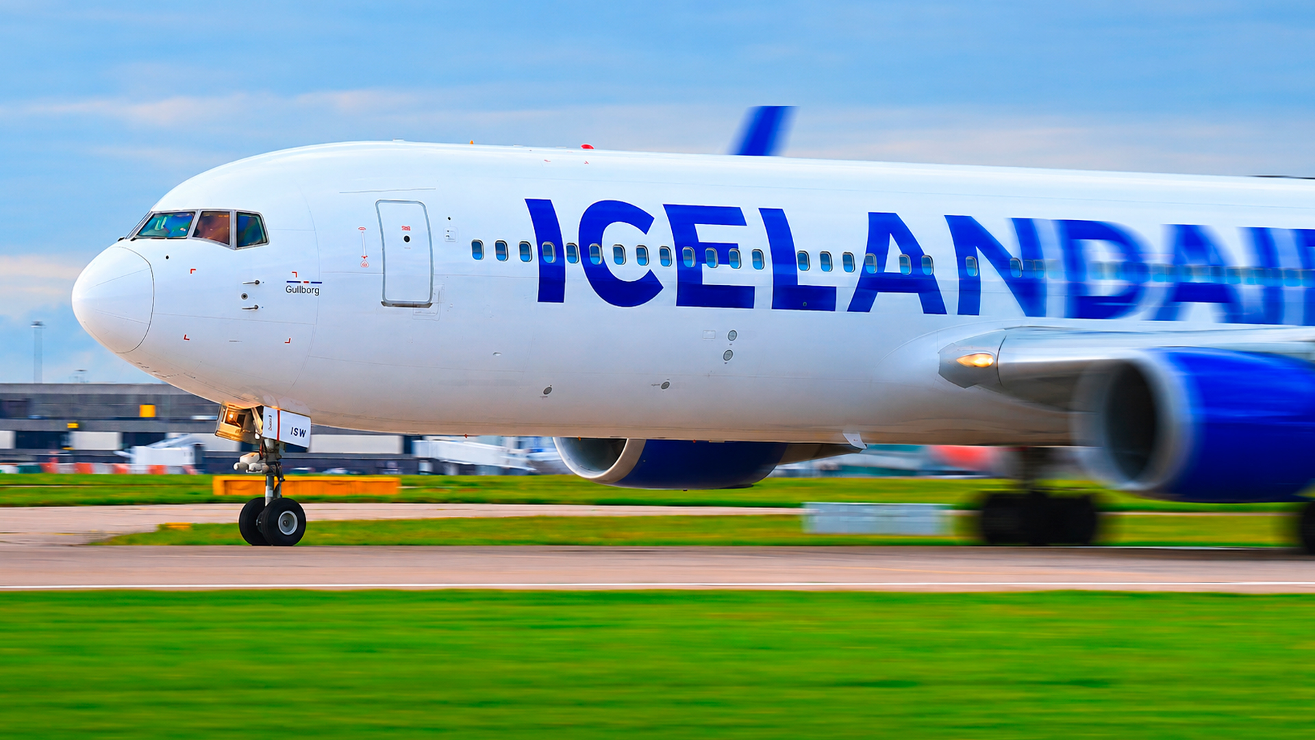Powerful Boeing 767 takeoff caught on camera