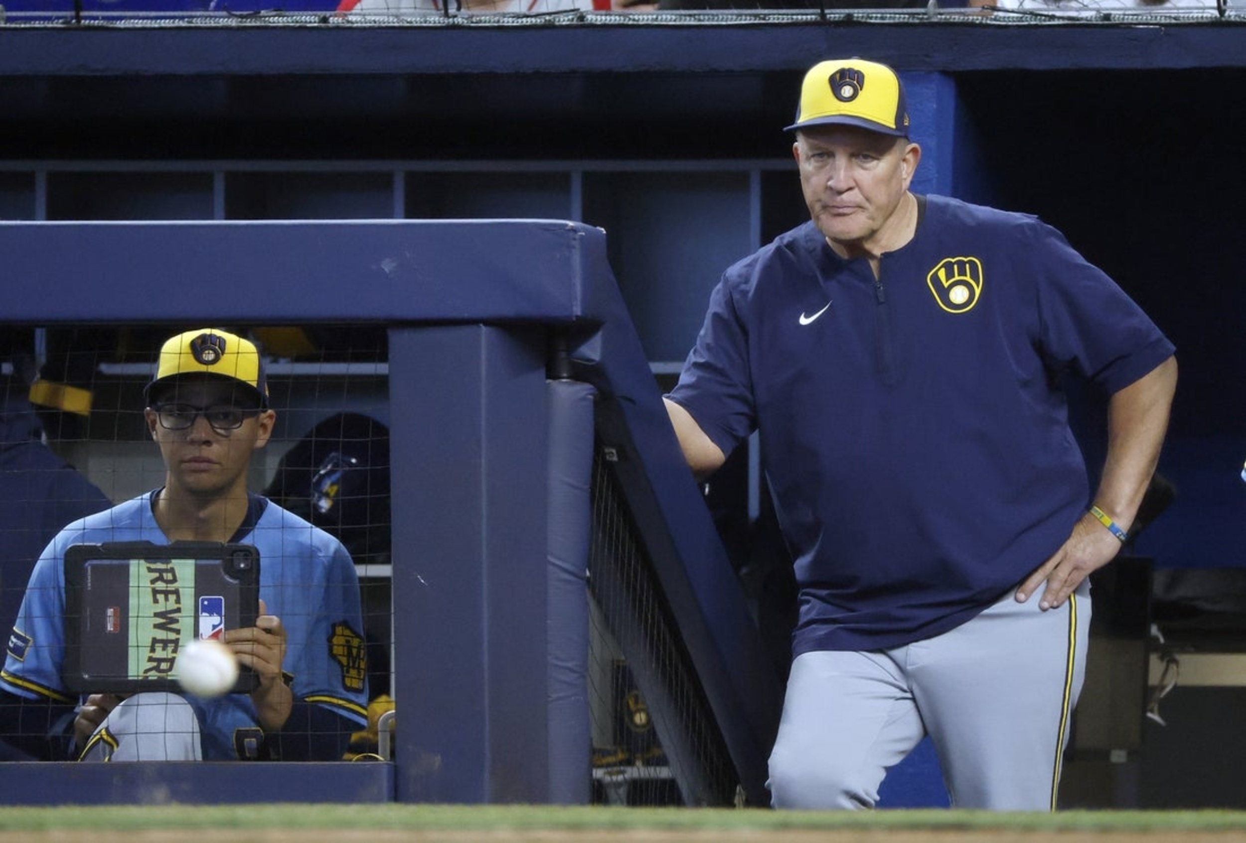 Report: Brewers manger Pat Murphy has MRI on back, might need surgery