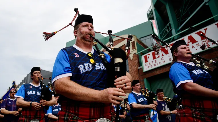 Scottish 'Tartan Army' takes over Fenway, blasts bagpipes before Red ...