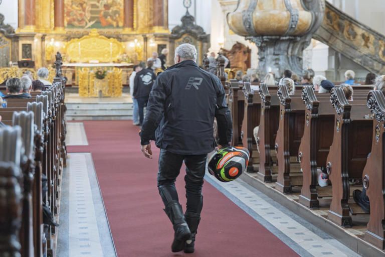 Motorradgottesdienst in Hamburg: Nur wenige Biker am Michel