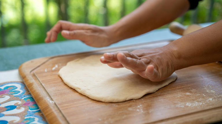 Why your homemade pizza dough doesn't taste like it's from a pizzeria