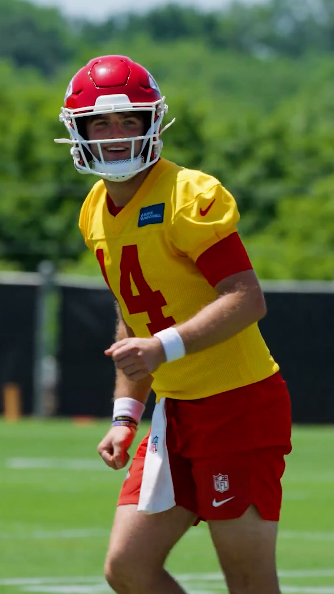 Patrick Mahomes hypes up rookie QB Garrett Nussmeier at Kansas City ...