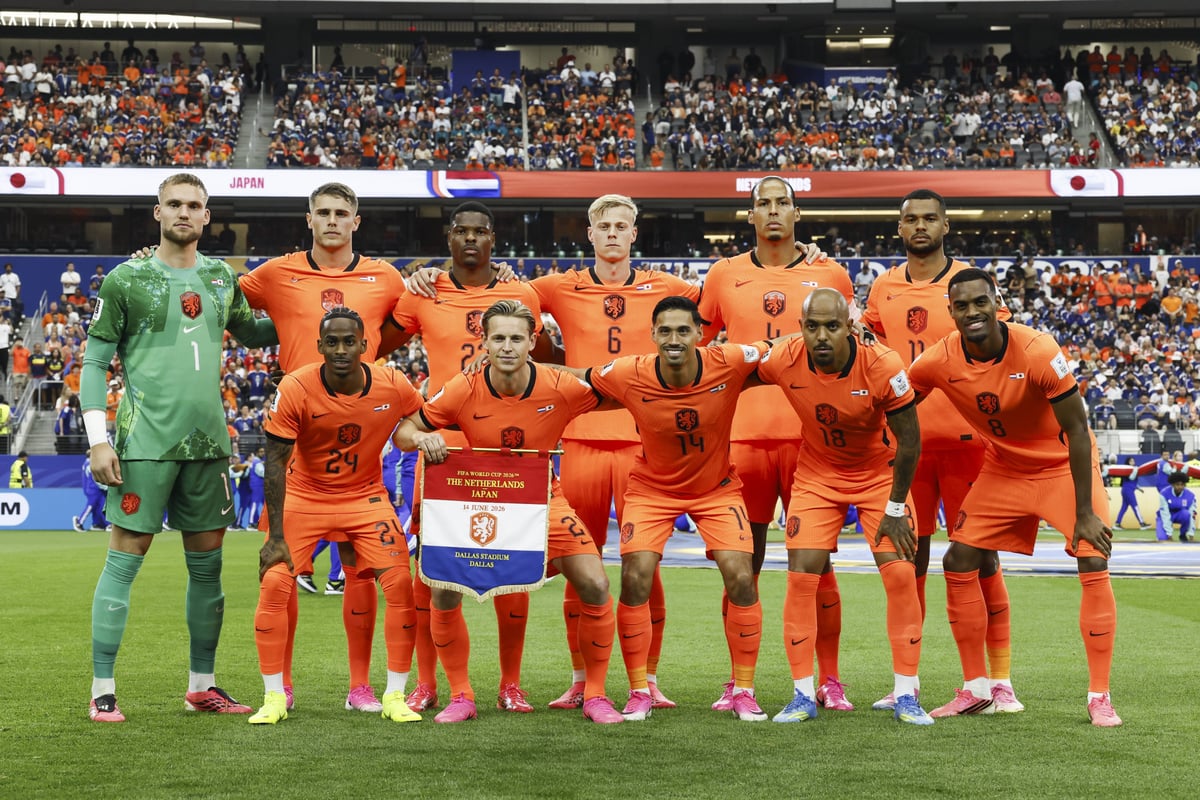 Oranje-fans schrikken zich massaal rot bij de aftrap tegen Japan