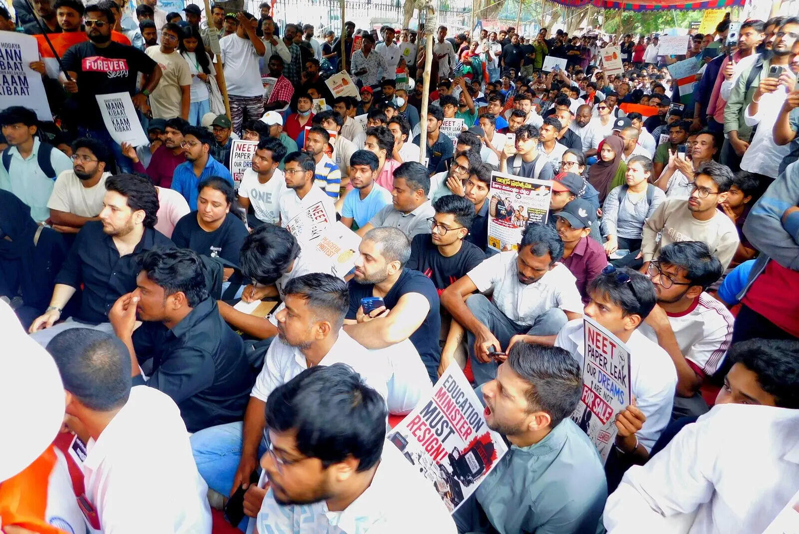 From students to senior citizens, diverse crowd joins CJP's first ...