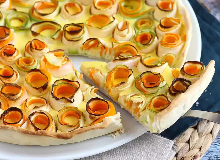 Rosa Zucchini-Karotten-Quiche