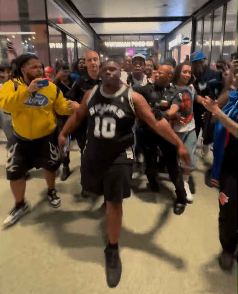 Spurs fan in Dennis Rodman jersey tries fighting every Knicks supporter ...