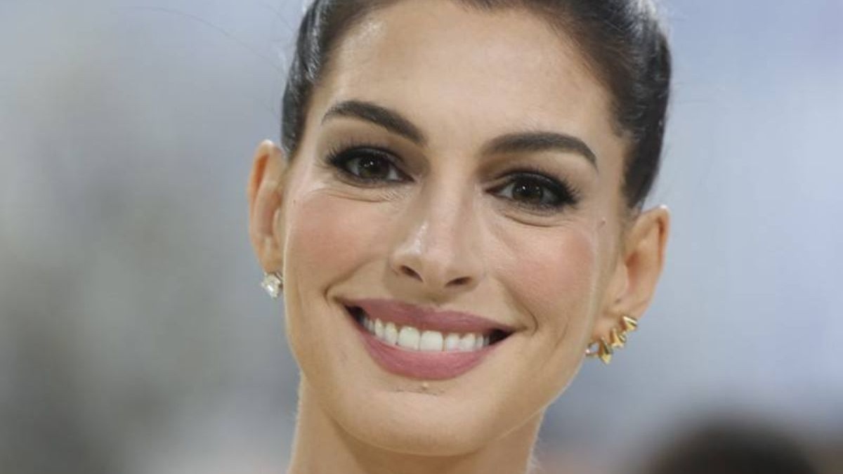 What Anne Hathaway does to prevent the first signs of fine lines and ...