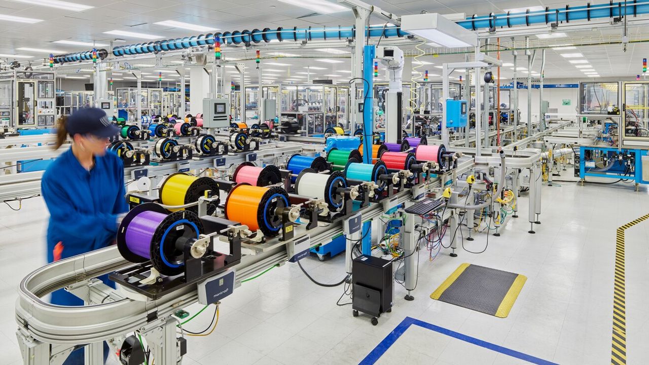 Amazon signs multibillion-dollar Corning deal to build the next ...