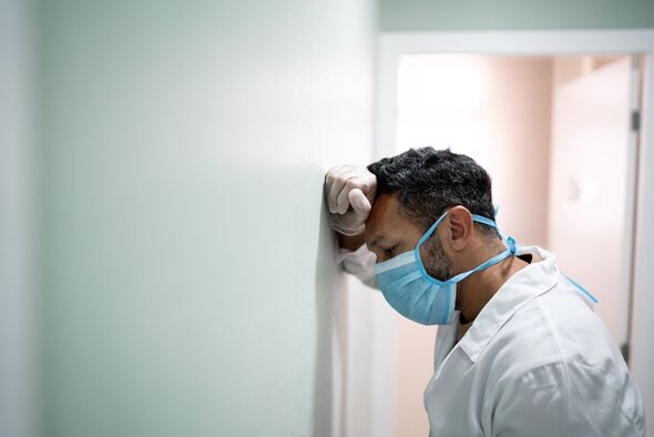 5-day NHS culture "costing lives" doctors warn