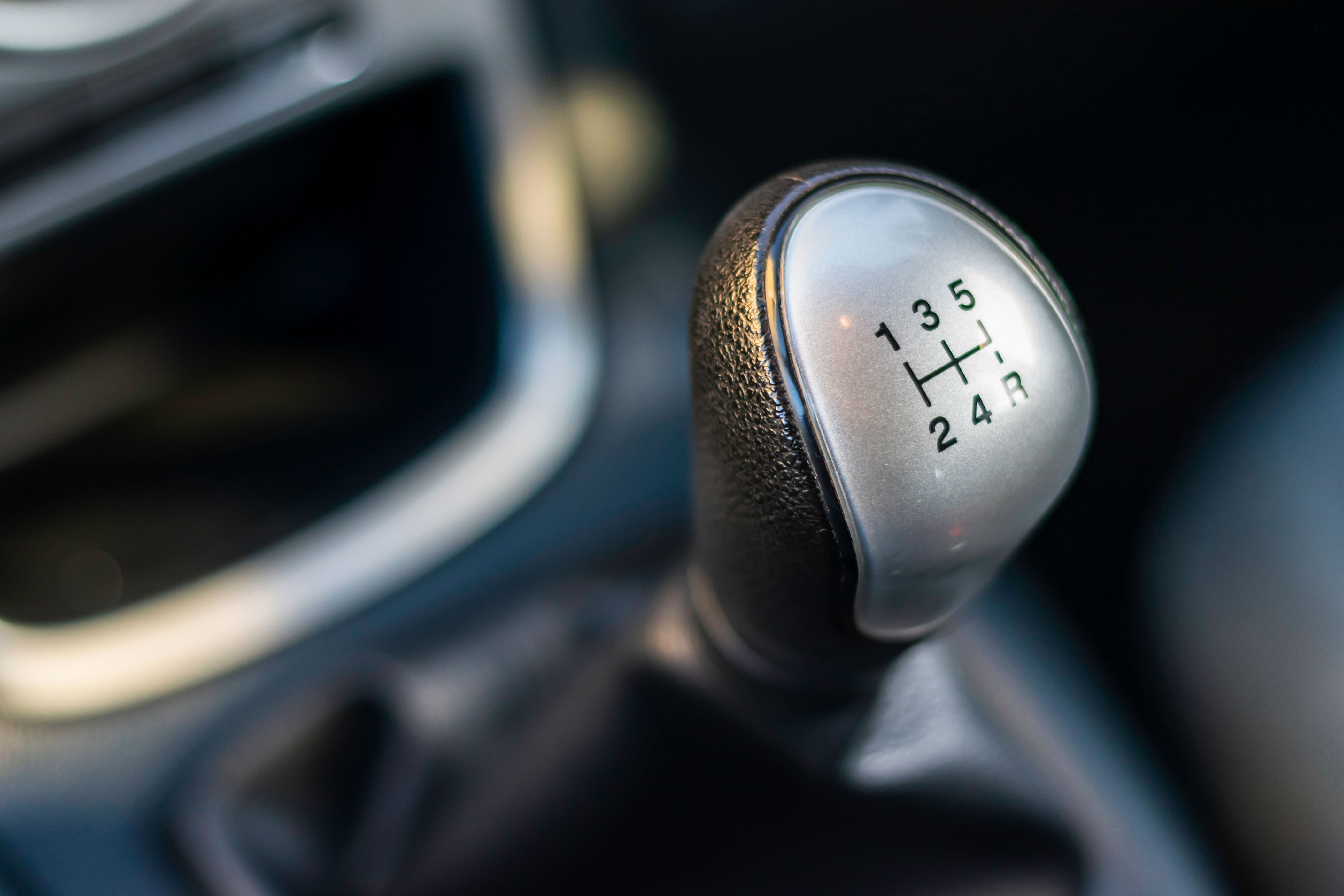 Wat er daadwerkelijk gebeurt als je jouw auto tijdens het rijden ...
