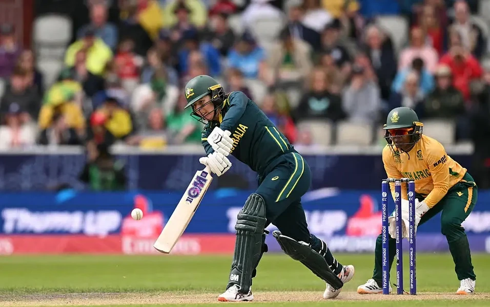 Wareham stars as Australia crush South Africa in opener