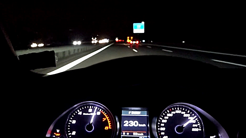Audi S5 kickdown acceleration on the Autobahn at night