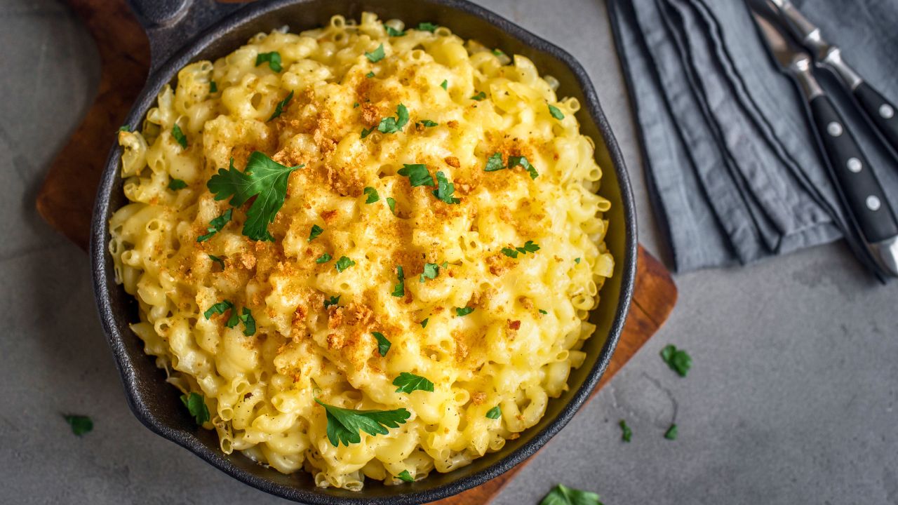 Groom and potluck bride 'livid' after injured guest brought boxed mac ...