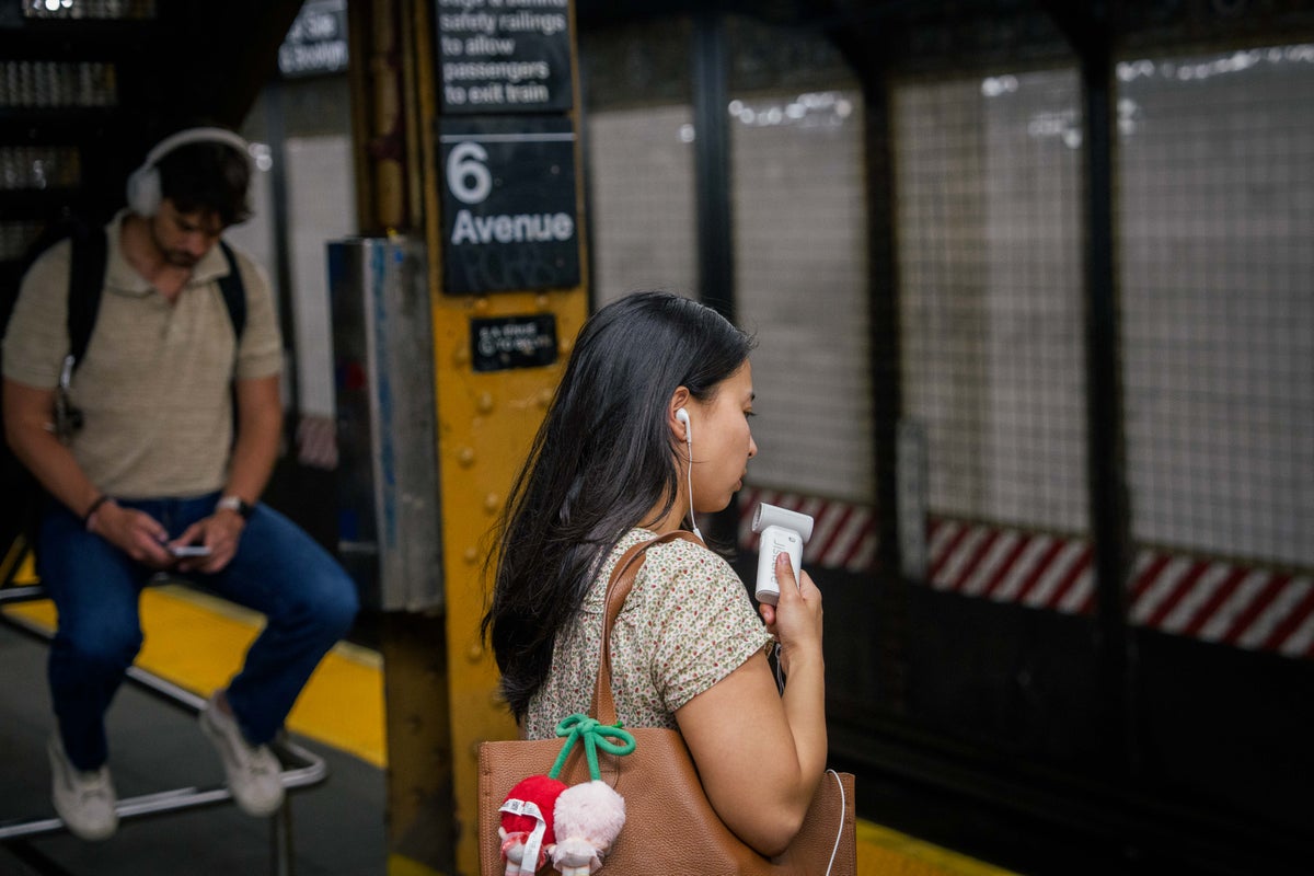 Traveling during a heat wave? Signs of heat illness everyone must know