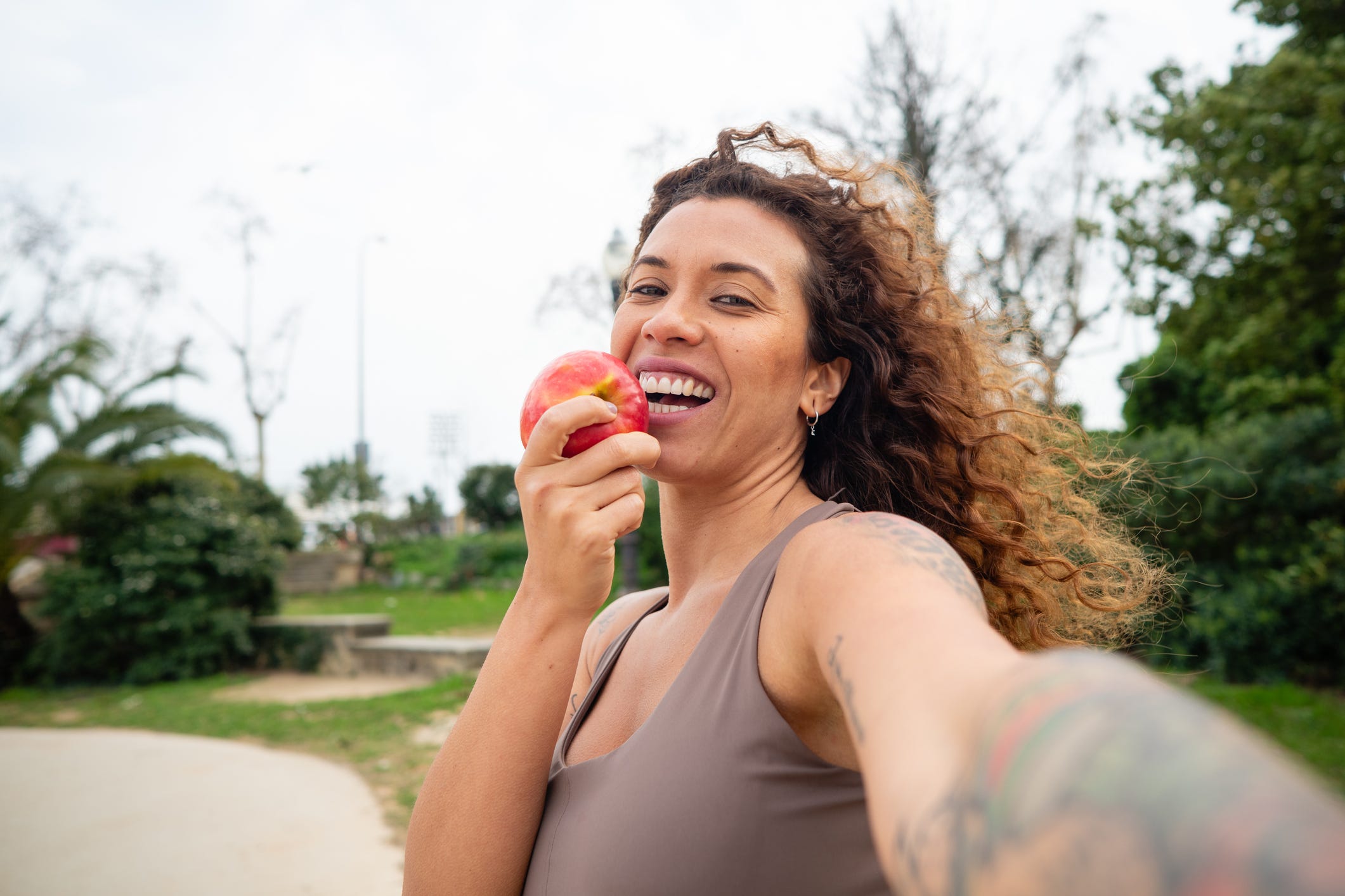 Eating an apple offers this much fiber