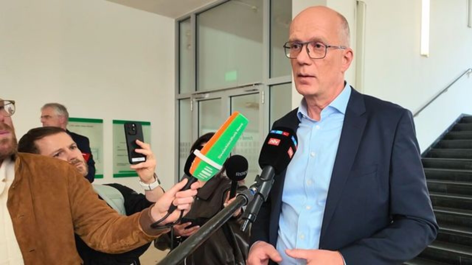 Rita M verlor Vermögen - Sparkasse lenkt auf „Aktionäre“ ab