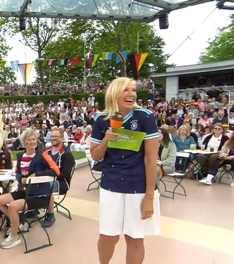 ZDF-Fernsehgarten: Kiwi startet „Fußball-Party“ mit Ösi-Dissing