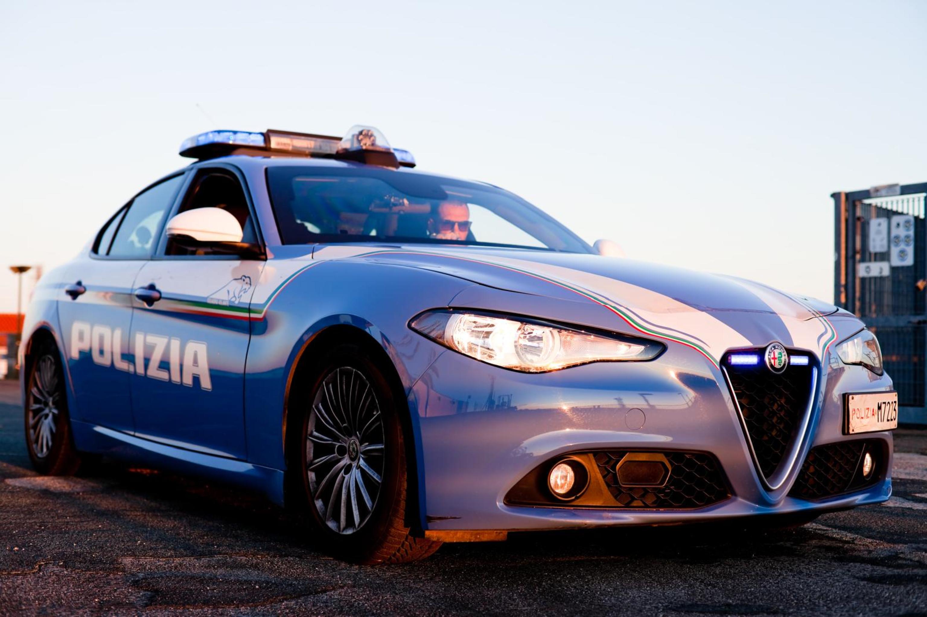 Picchia la moglie con un manico di scopa, 50enne arrestato a Padova