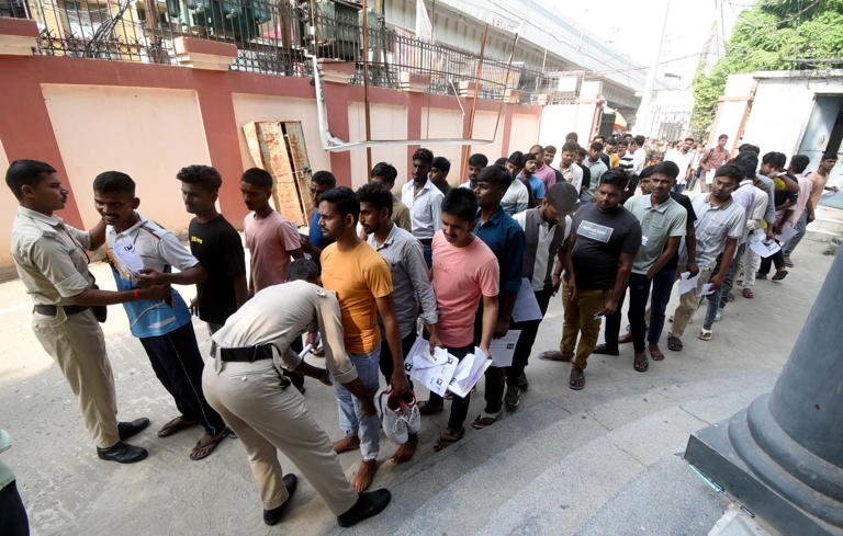 Mob disrupts railway traffic near Patna; police resort to lathi-charge ...