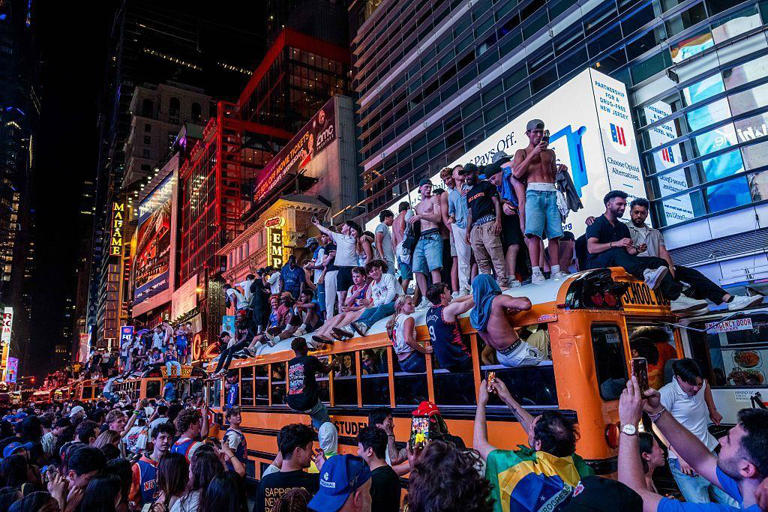 Teen shot and buses torched in Manhattan after historic NBA ...