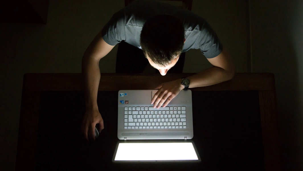 Experts explain how late-night scrolling impacts focus and sleep