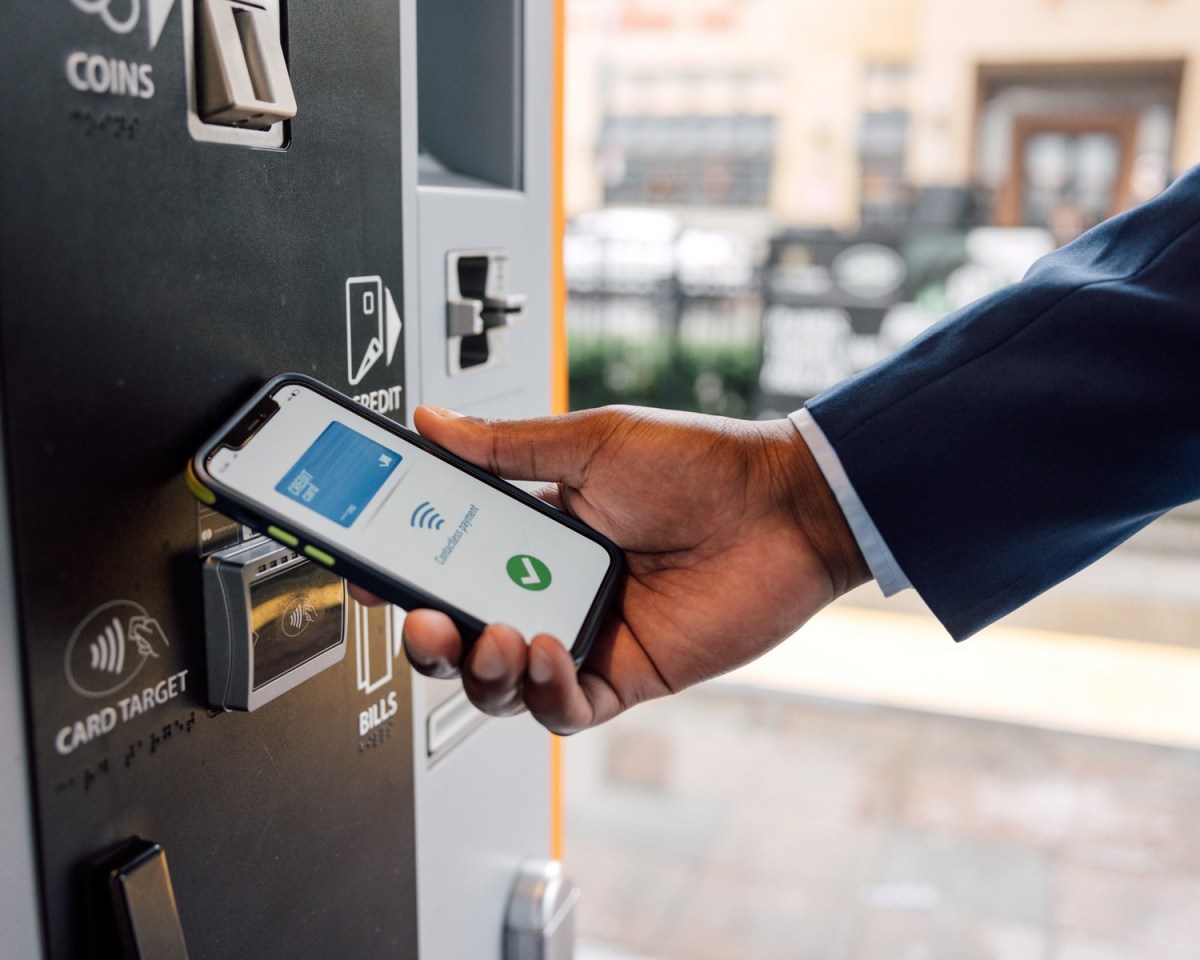 Polizei warnt vor Betrugsmasche mit NFC-Kartenlesern – schnell sind am ...