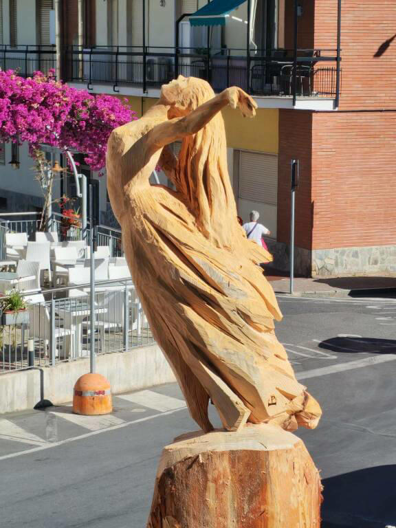 Andora, da pini marittimi a rischio crollo e nuove sculture per la ...