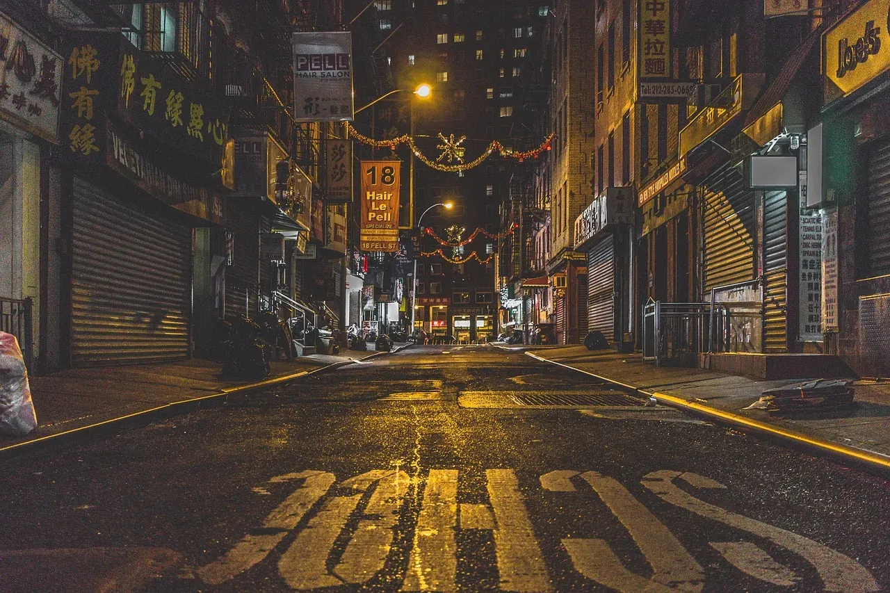 10 Quiet Signs Your Neighbourhood Is Heading in the Wrong Direction ...