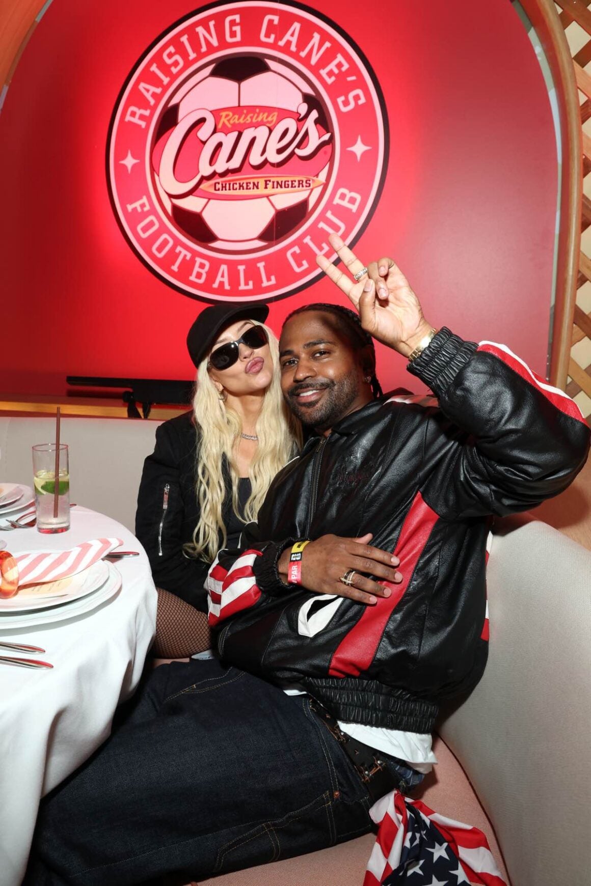 Celeb snaps: Halle Berry and Jamie Foxx celebrate the World Cup with ...