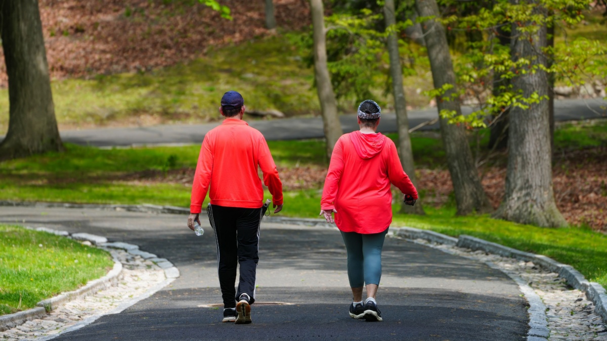 4 reasons why this specific walking habit matters way more than 10,000 ...