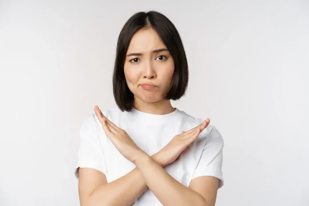 13 phrases that instantly give away a lack of class and self-awareness