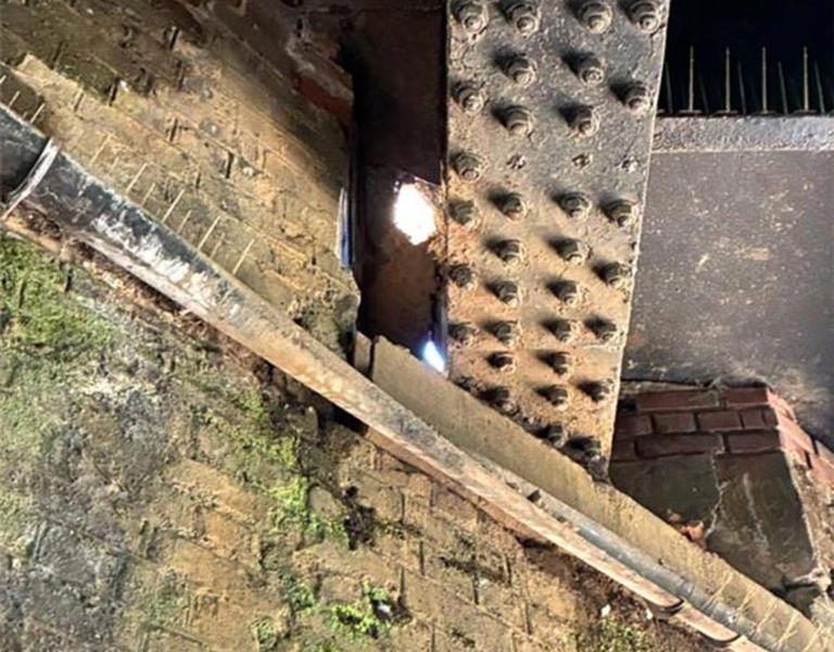 Gatwick sinkholes leave hundreds of holidaymakers stranded with all ...