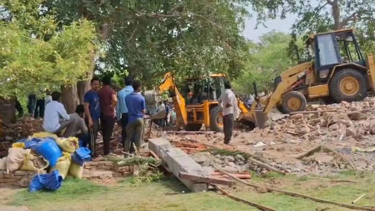 Administration launches crackdown on encroachments at Chittorgarh Fort
